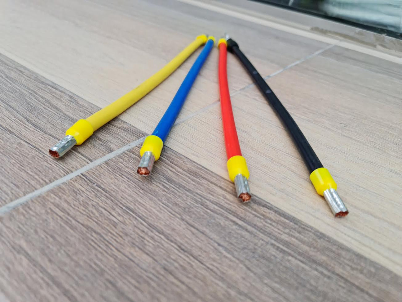 Breaker Looping Cable 25mm Red Yellow Blue Black