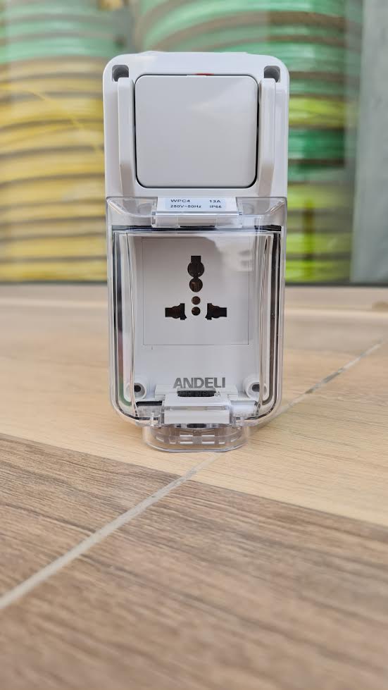 Weather-proof Switch with Universal Socket | WPC4 | with cover