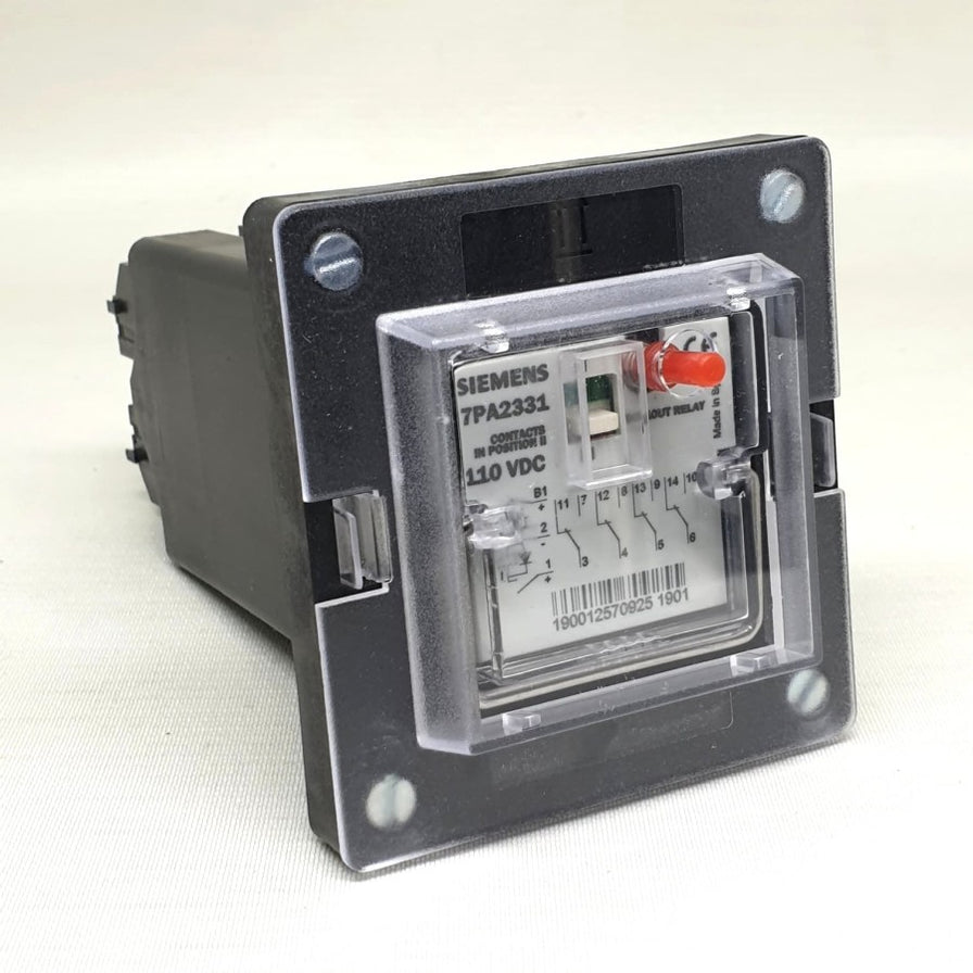 Siemens 7PA2331-1 Relay with Flush mounting sockets